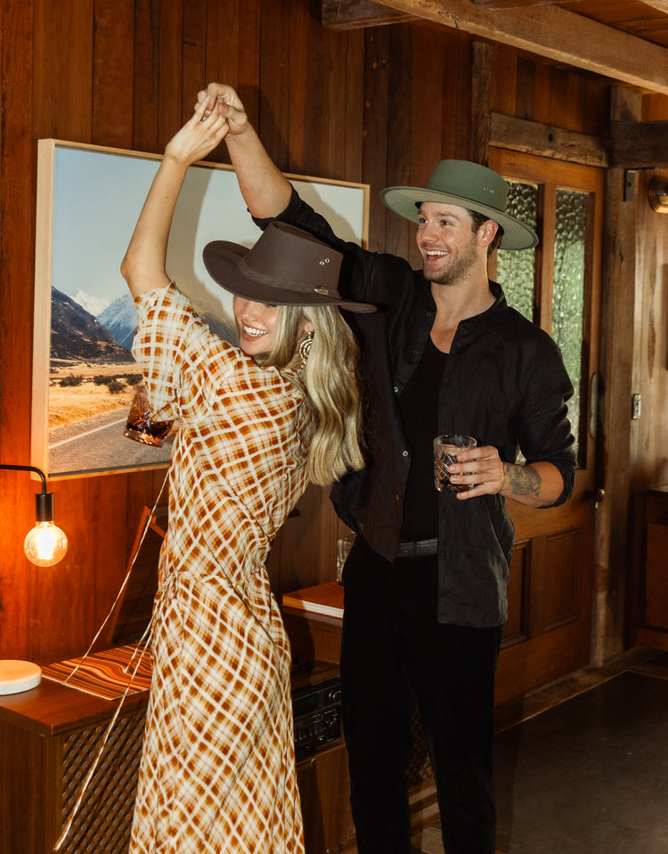 Aussie Chiller Official: Australian Made “Soak Me!” Hats